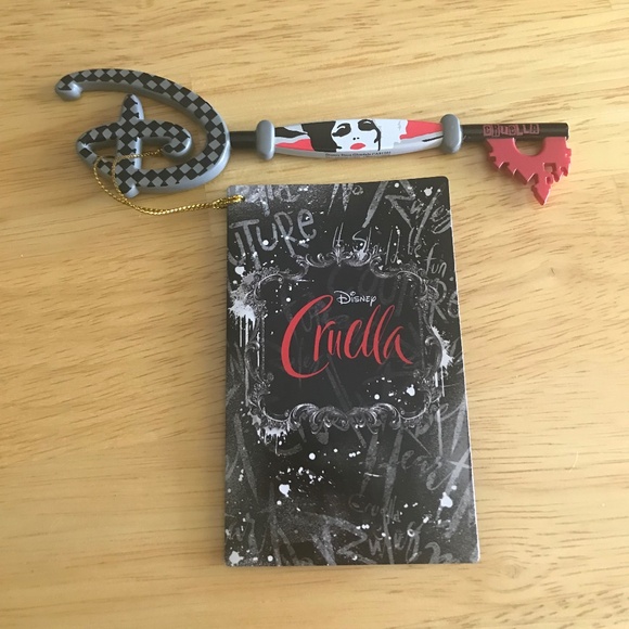 Disney | Other | Disney Store Cruella De Vil Live Action Movie ...